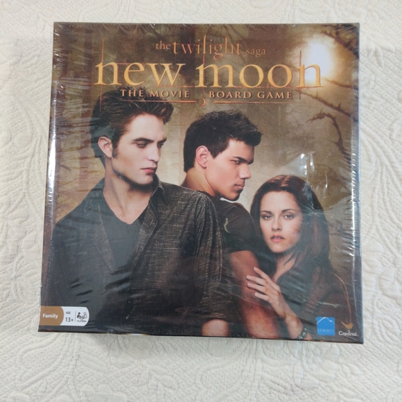 Cardinal | Games | The Twilight Saga New Moon The Movie Board Game For ...